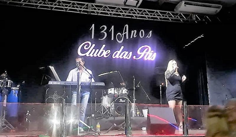 Teclado e voz cantor cantora banda tecladista música ao vivo som